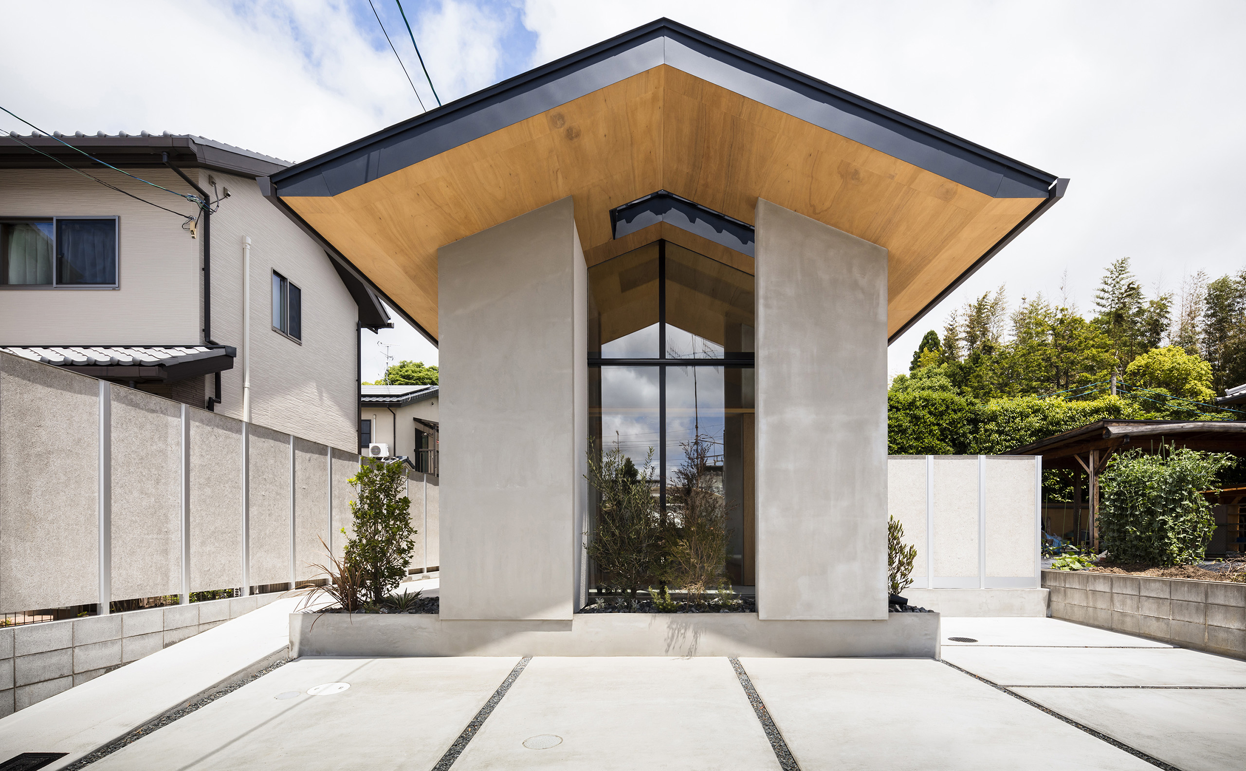 ‘Wall Pillar’ House - C3GLOBE