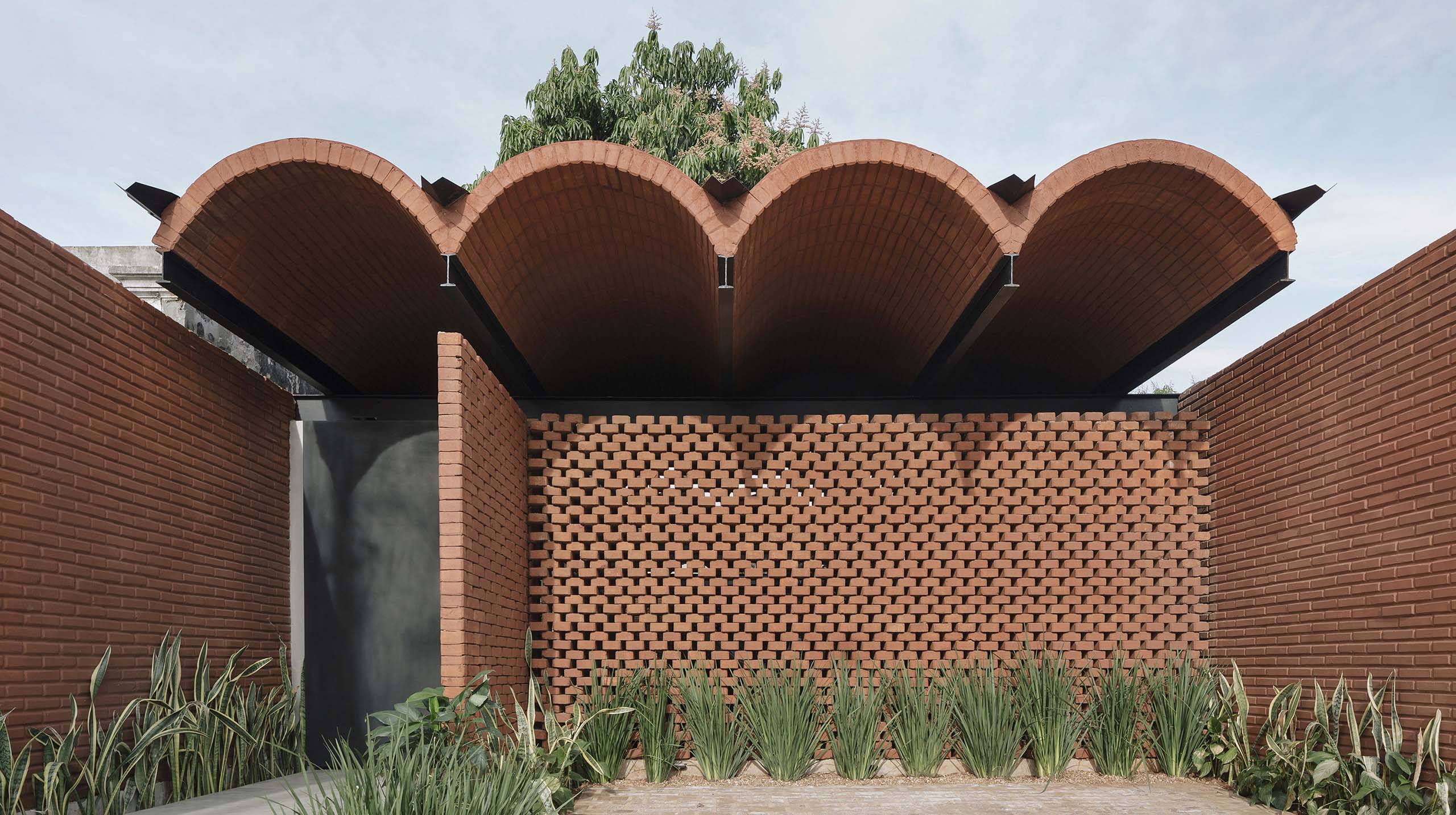 Intermediate House - C3GLOBE