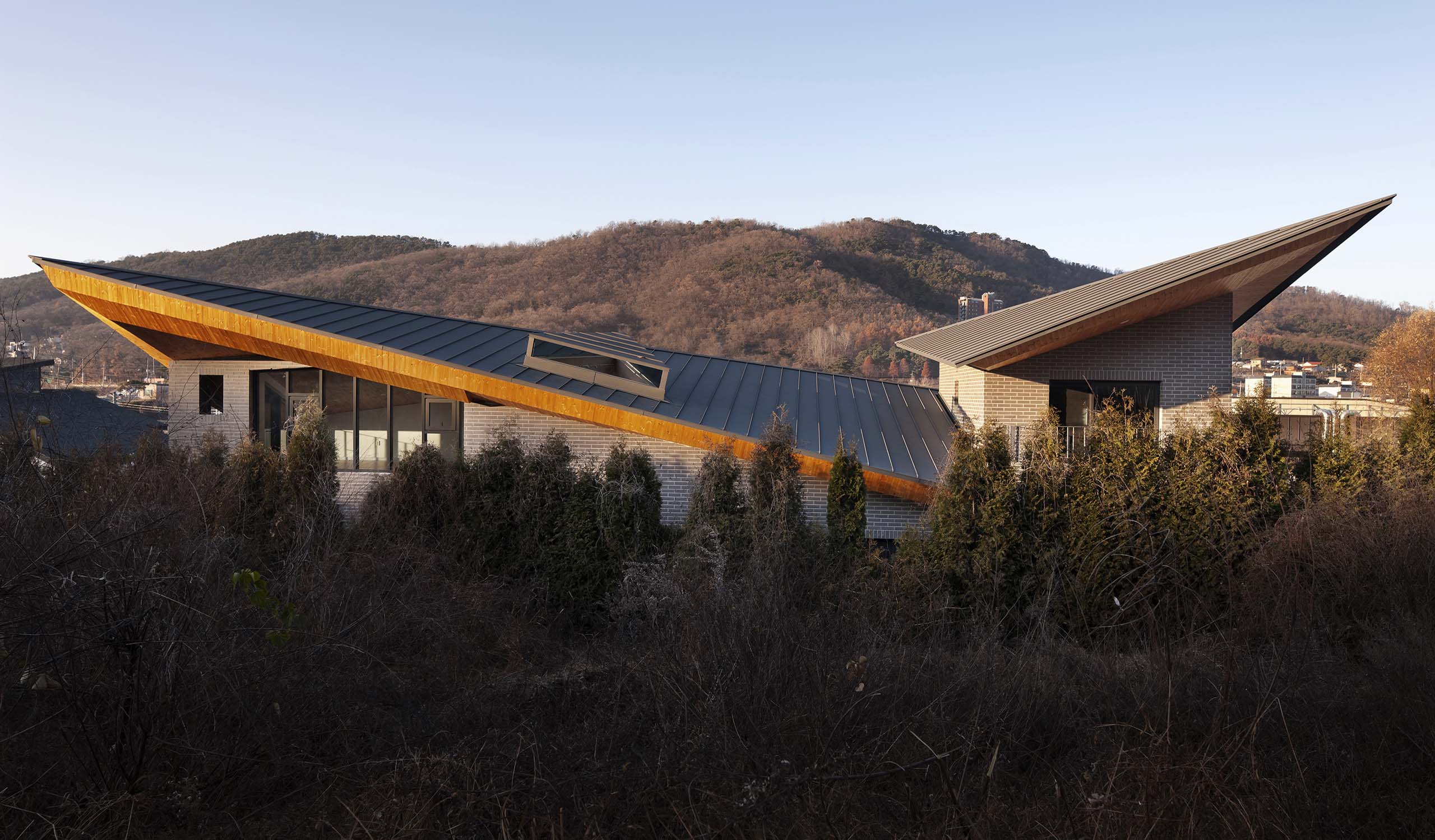 The House With Four Wings - C3GLOBE