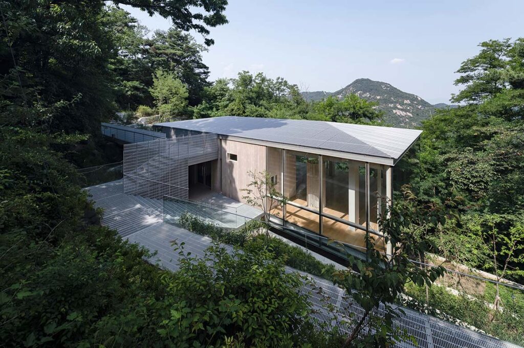 Inwangsan Shelter in the Woods - C3GLOBE