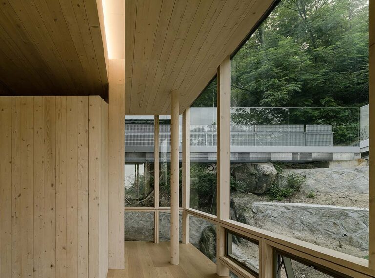 Inwangsan Shelter in the Woods - C3GLOBE