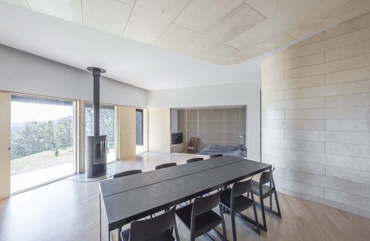 Tilt Roof House - C3GLOBE